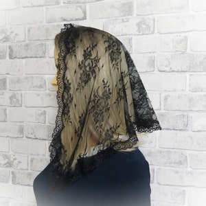 CHAPEL MANTILLA, Lace Mantilla, Triangle Mantilla Chapel Veil, Church ...