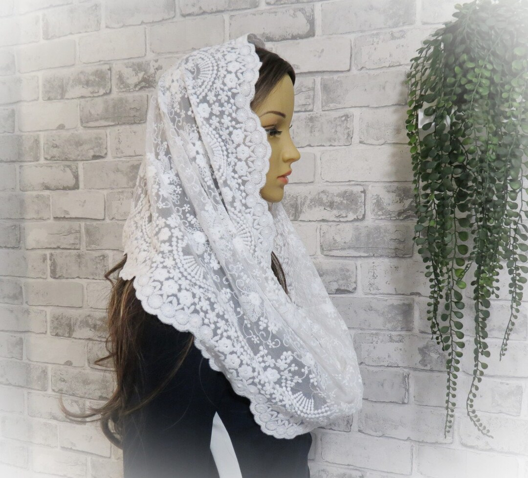 CHAPEL MANTILLA, Lace Infinity Chapel Veil, Catholic Mass Veil ...