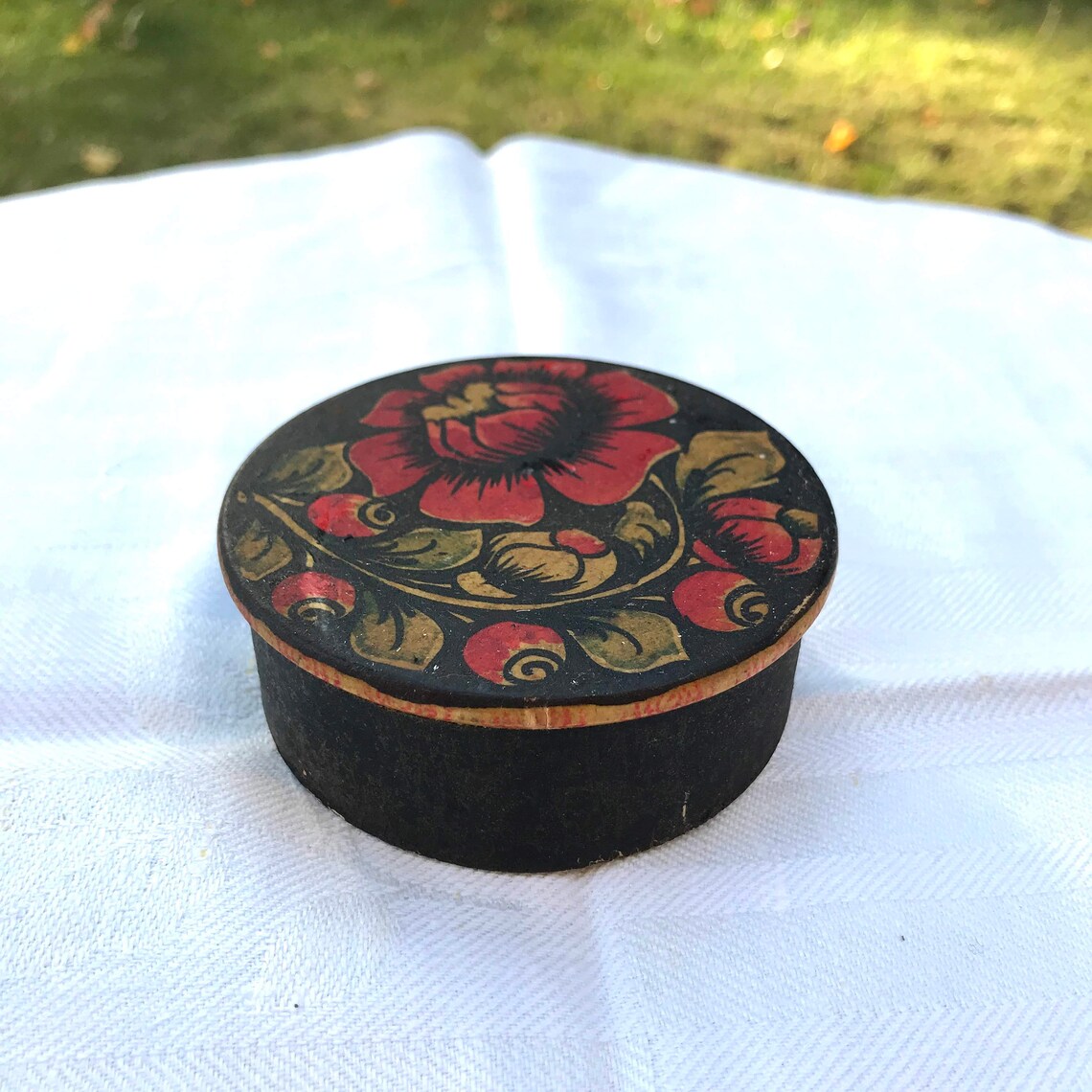 Russian vintage round wooden boxRussian vintage round wooden box旧ソビエト連邦 ...