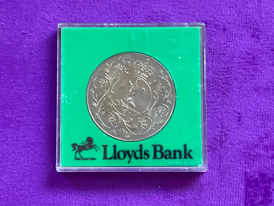 Queen Elizabeth II Commemorative Coin Silver Jubilee 1977 HM Queen ...