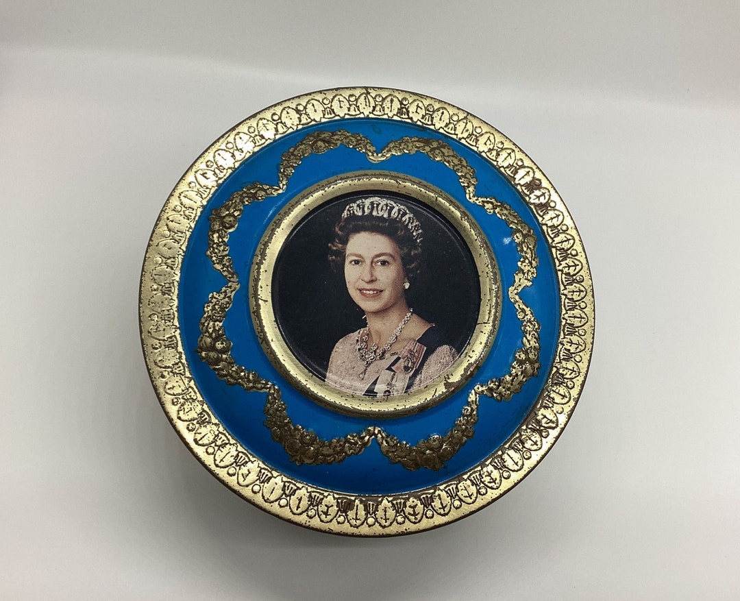 Queen Elizabeth II Portrait Tin Shades of Gold Turquoise Small Vintage ...