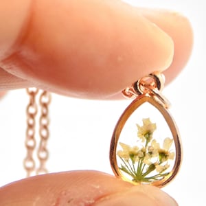 Dainty Flower Necklace Tiny Flower Pendant Micro Jewellery - Etsy