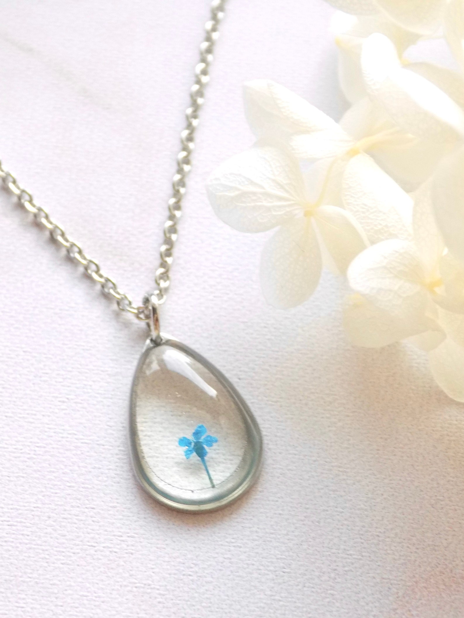 Small Flower Necklace, Silver Flower Pendant, Minimalist Jewellery ...