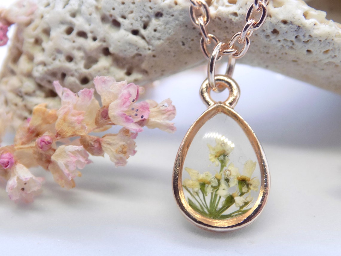 Dainty Flower Necklace, Tiny Flower Pendant, Micro Jewellery, Mini ...