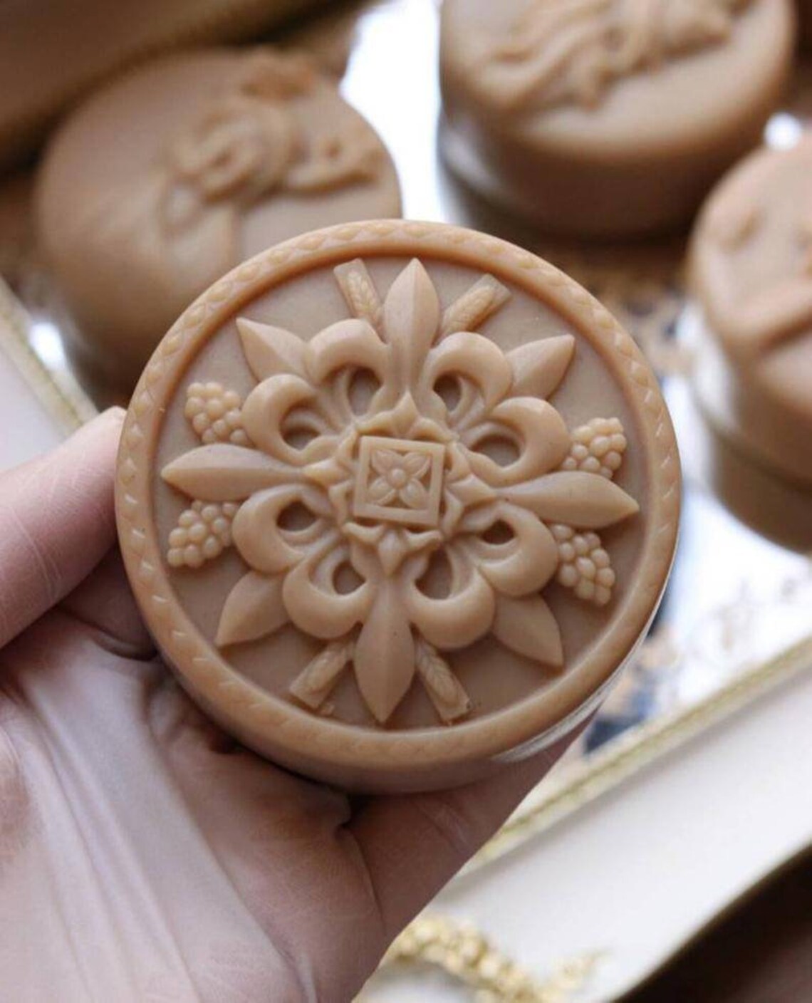 Royal Round Shape Embroidery Pattern Design Mold Embroidery - Etsy