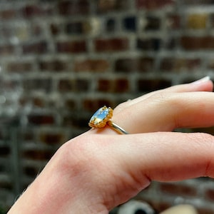 Vintage Vogue Gold Stone Pearlescent Ring Size 7 3/4 - Etsy