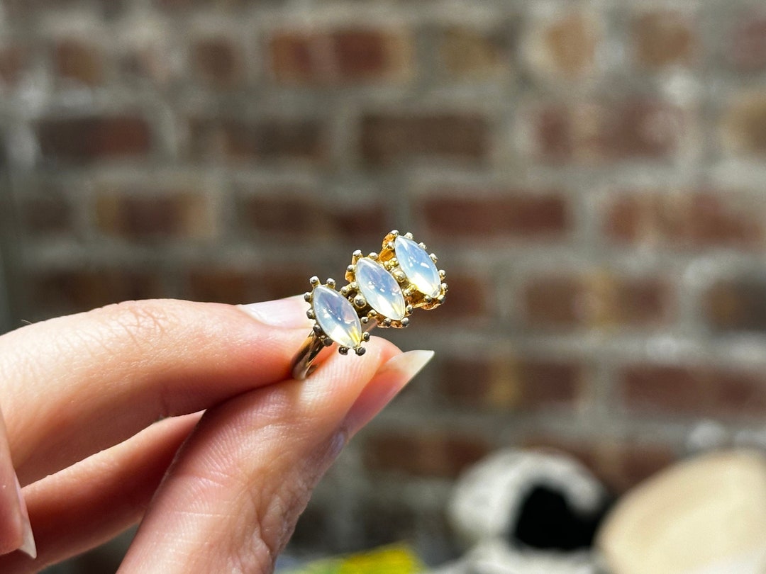 Vintage Vogue Gold Stone Pearlescent Ring Size 7 3/4 - Etsy