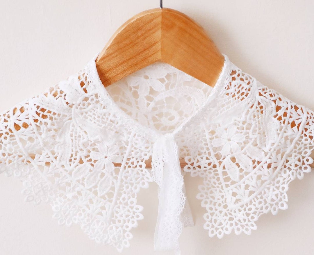 Vintage White Detatcable Lace Collar. With Tie Detailing at the Front ...