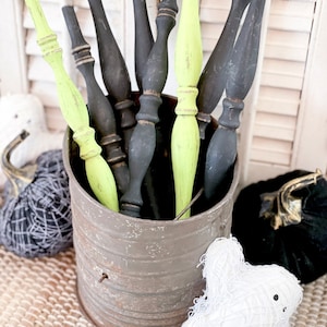 Wood Spindles, Halloween Decor, Vintage Inspired, Fall Vintage, Vintage ...