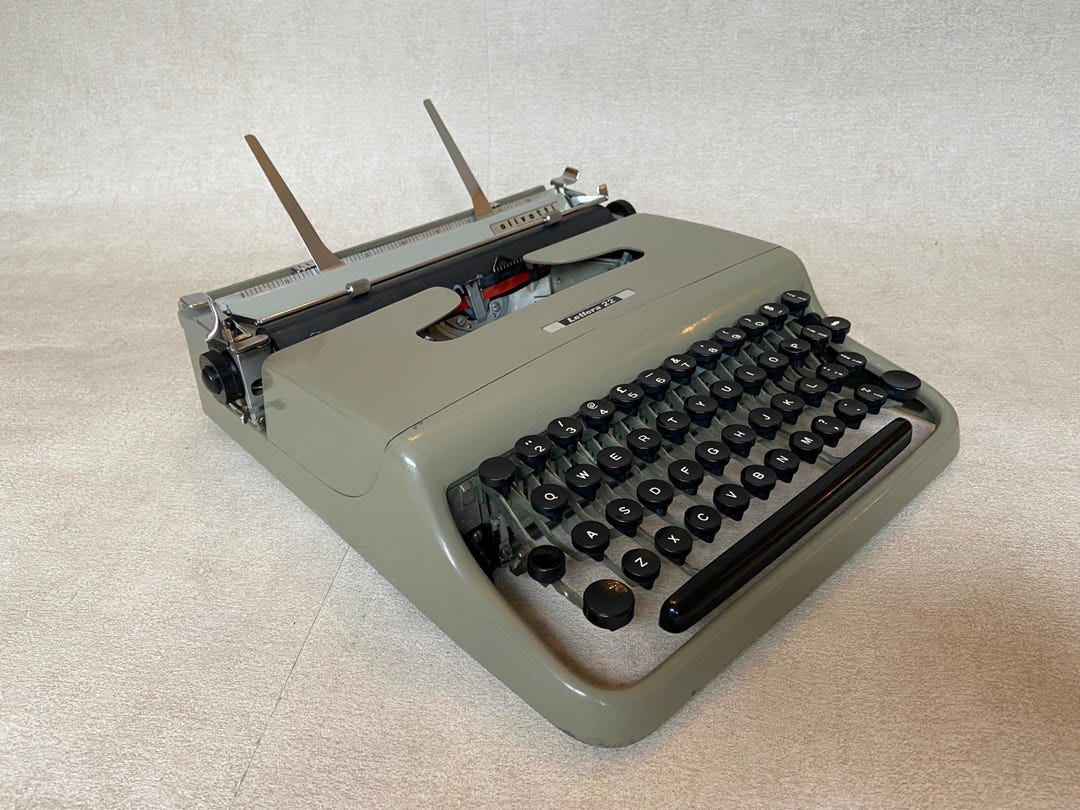 Olivetti Lettera 22 (S740325) Vintage Typewriter, Birthday Gift, Gift ...