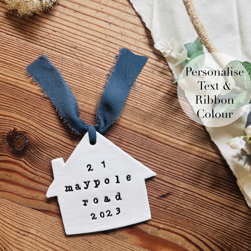 New House Gift - 60+ Gift Ideas for 2024