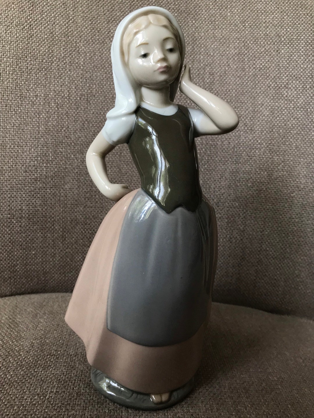 Vintage NAO by Lladro Large Figurine of a Girl in a White Head Scarf ...