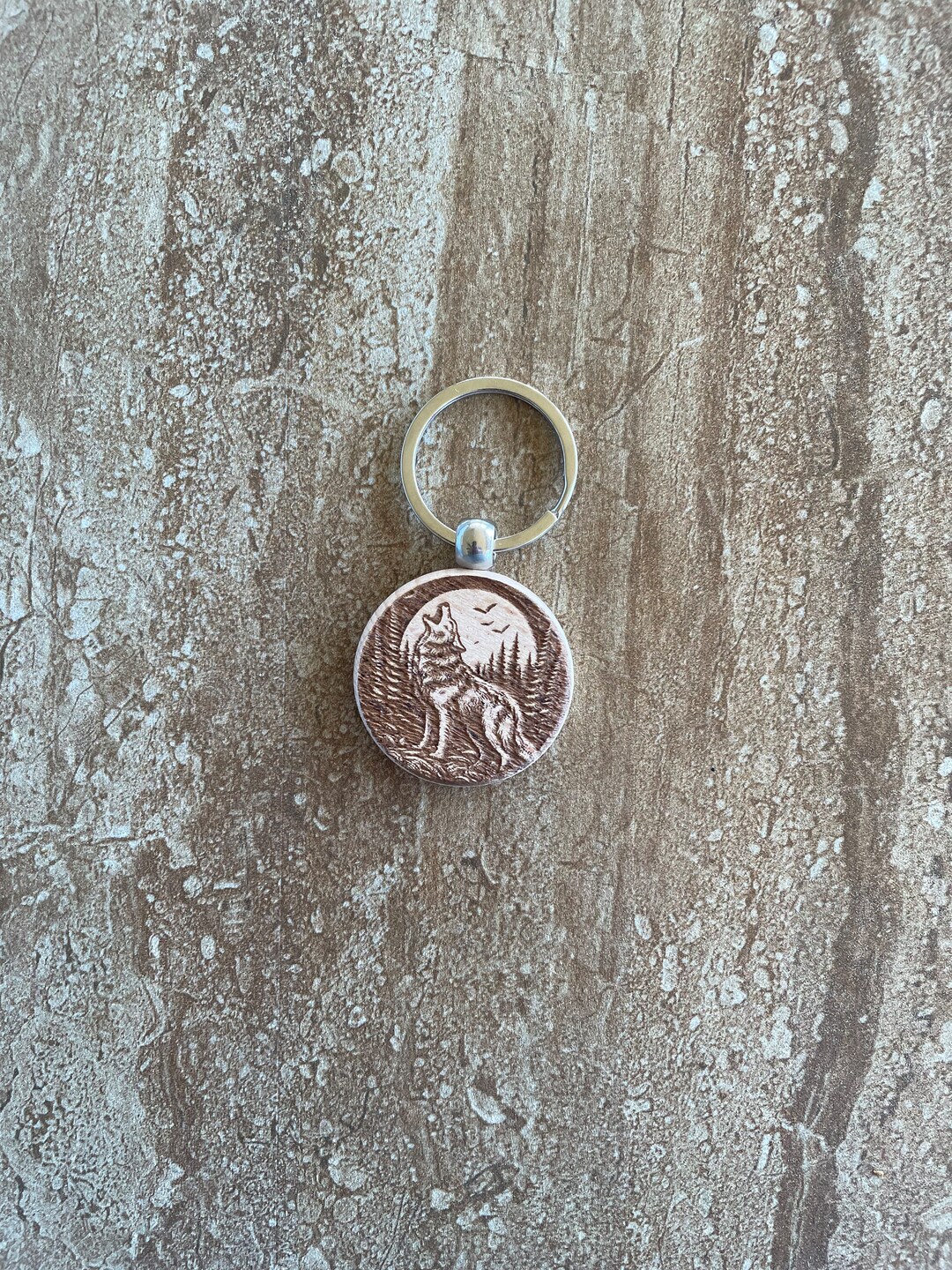 Howling Wolf Keychain - Etsy