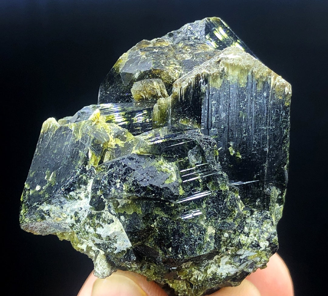 Epidote Crystals , Epidote Specimen , Green Epidote, Epidote Mineral ...