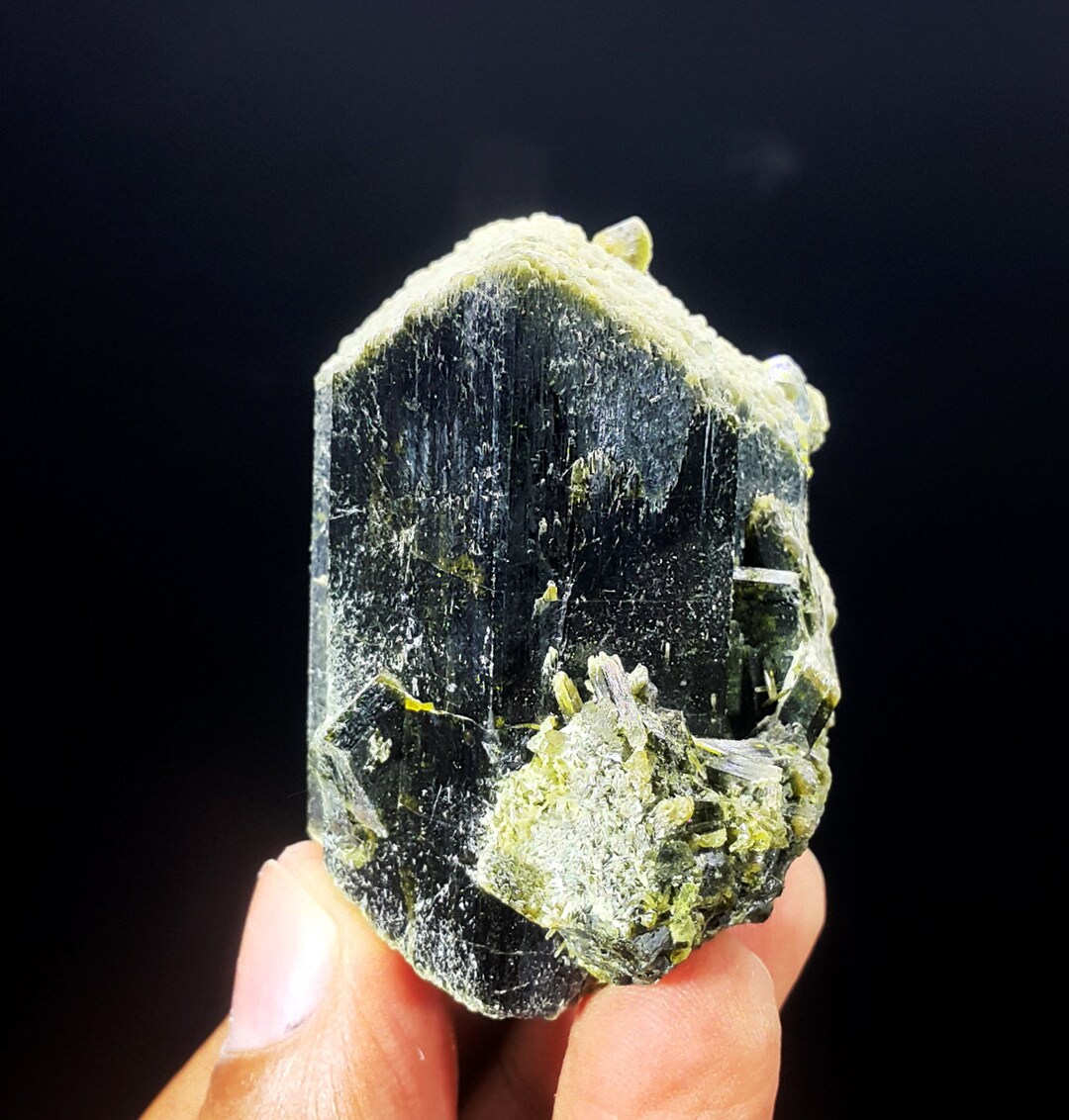 Epidote Crystals , Epidote Specimen , Green Epidote, Epidote Mineral ...