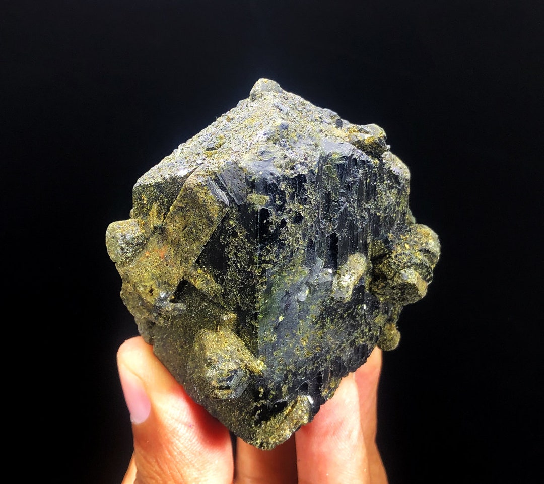Epidote Crystals , Epidote Specimen , Green Epidote, Epidote Mineral ...