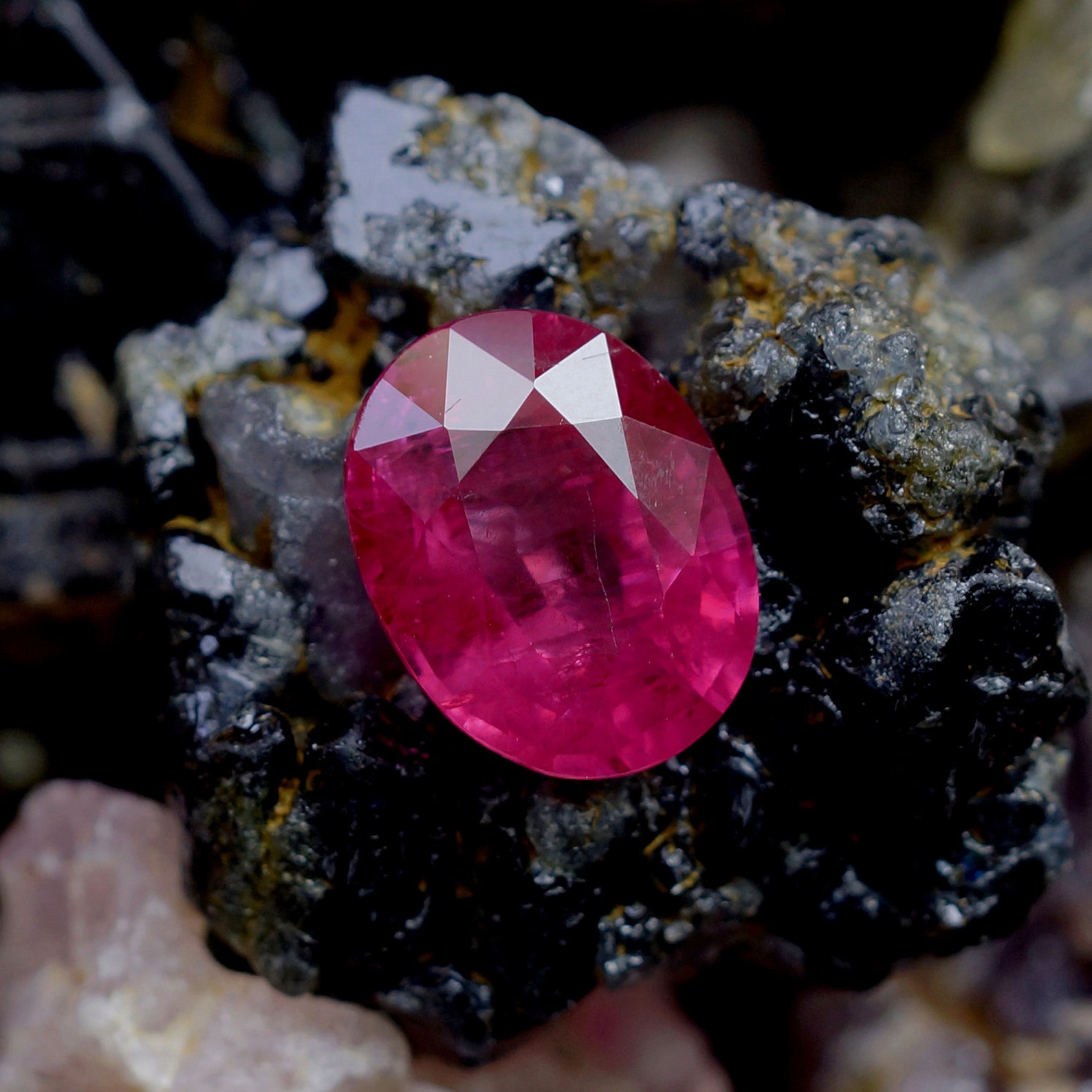 10.45x8.1 Red Pink Ruby, Normal Heat Treatment Oval Shape Ruby Loose ...
