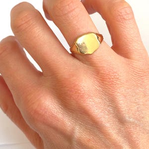 Antique, 18ct Gold Shield/heart Signet Ring (5.18g) Hallmarked, Chester ...