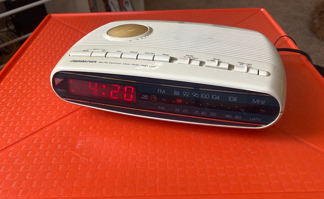 90s Soundesign™ Alarm Clock-ing Radio. - Etsy