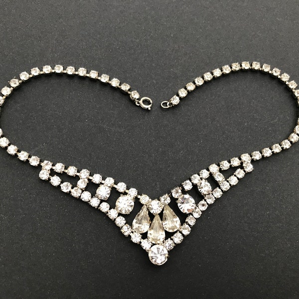 V Shaped Necklace - Etsy UK