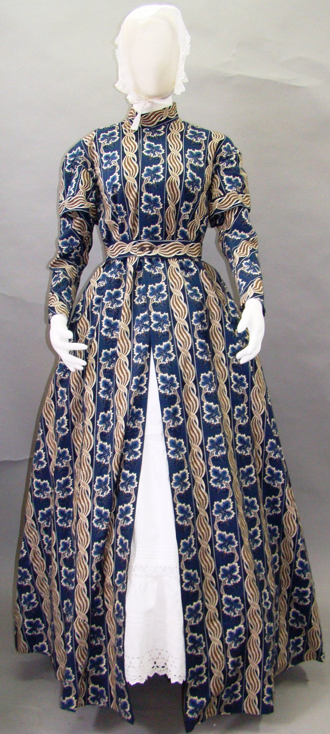 118 Wrapper, Work Dress, or Morning Gown 1840-1860 With Size Layers ...