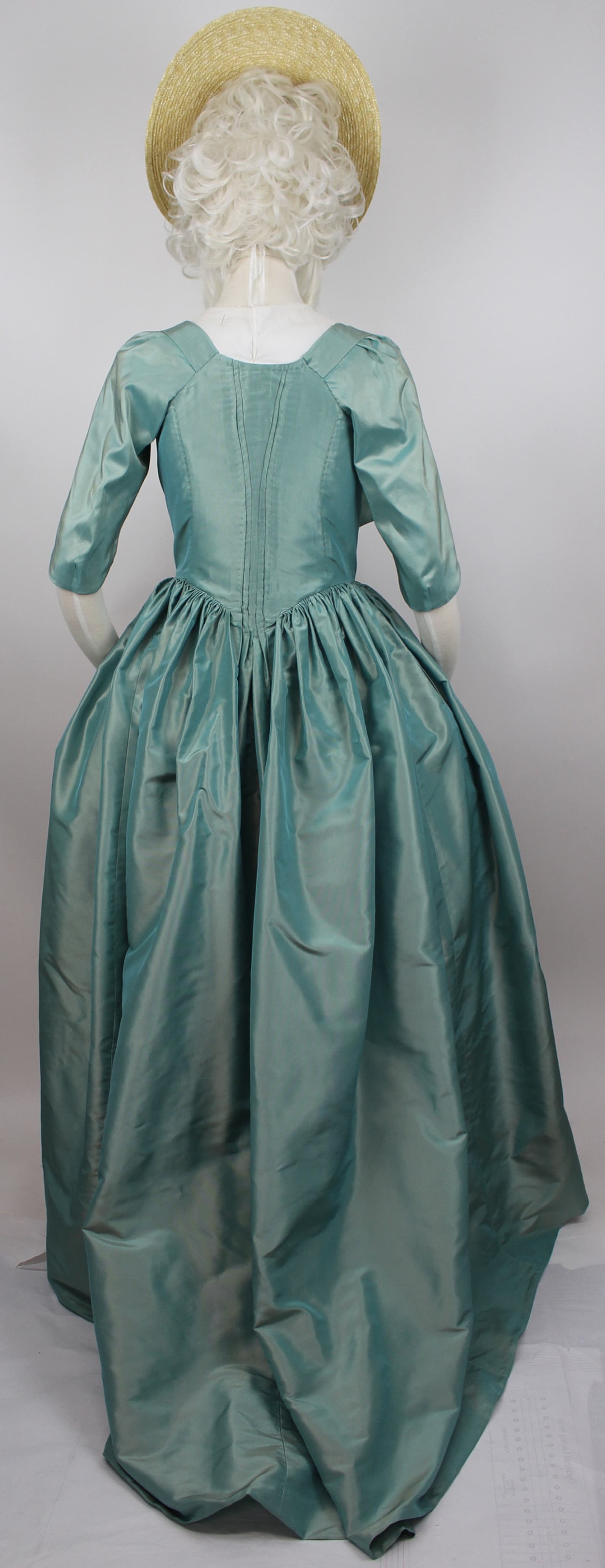 182 Robe a L'anglaise Routrousse 1770-1780- Back Pleats Face Inward ...