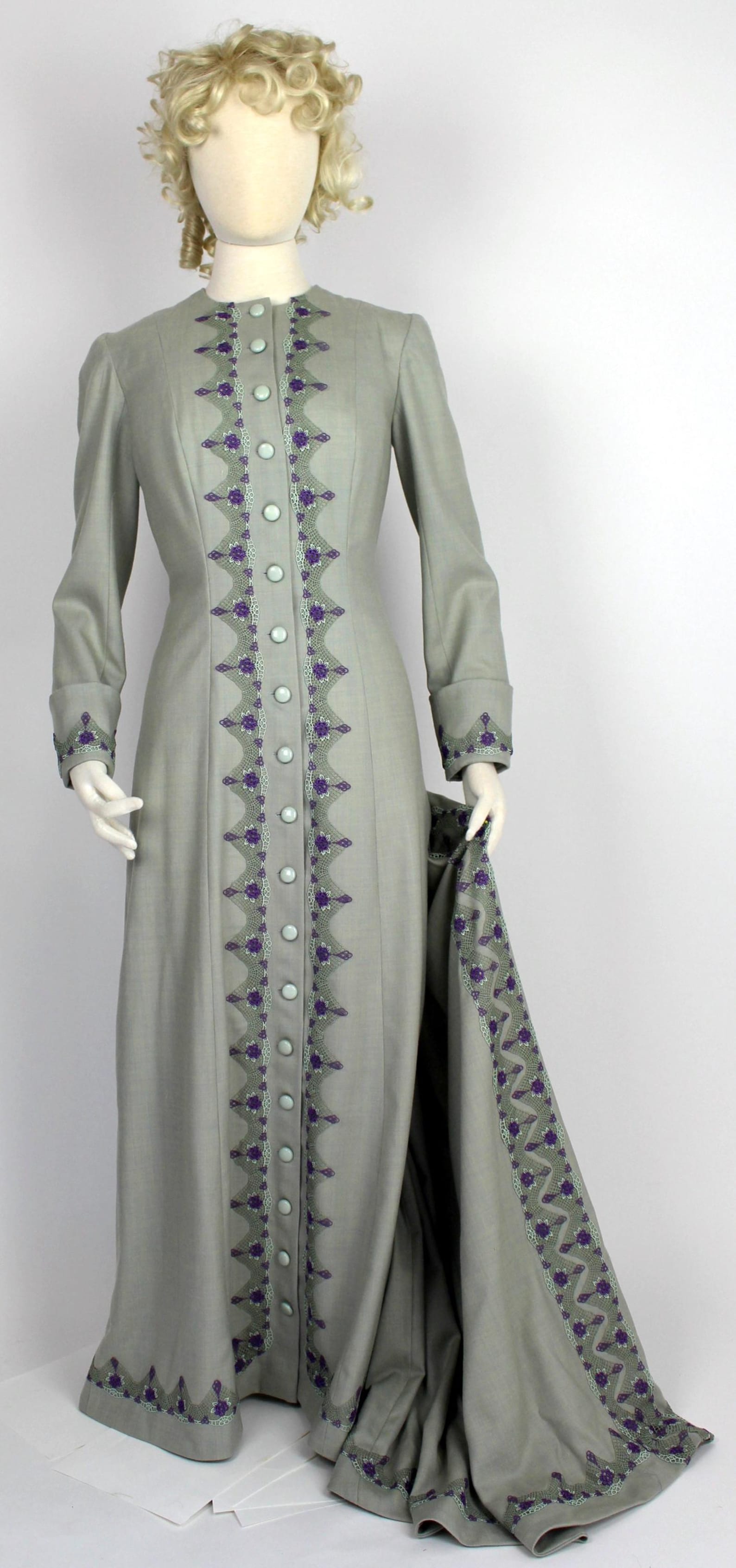140-B Ladies Princess Line Tea Gown With Watteau Back Sizes 8-32 - Etsy
