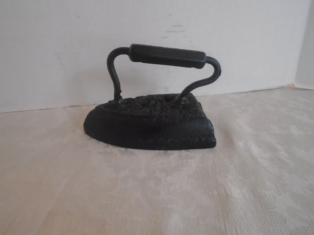 Antique Iron, Sad Iron, Primitive Iron, Old Iron, Farmhouse Antiques ...