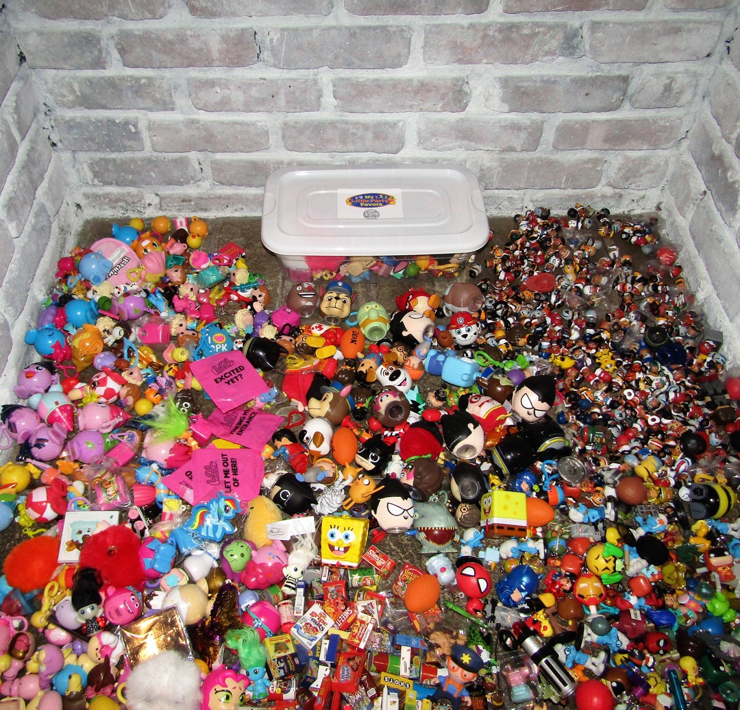 The Award Prize Box Over 120 Retail Licensed Toys Great Party Favor ...