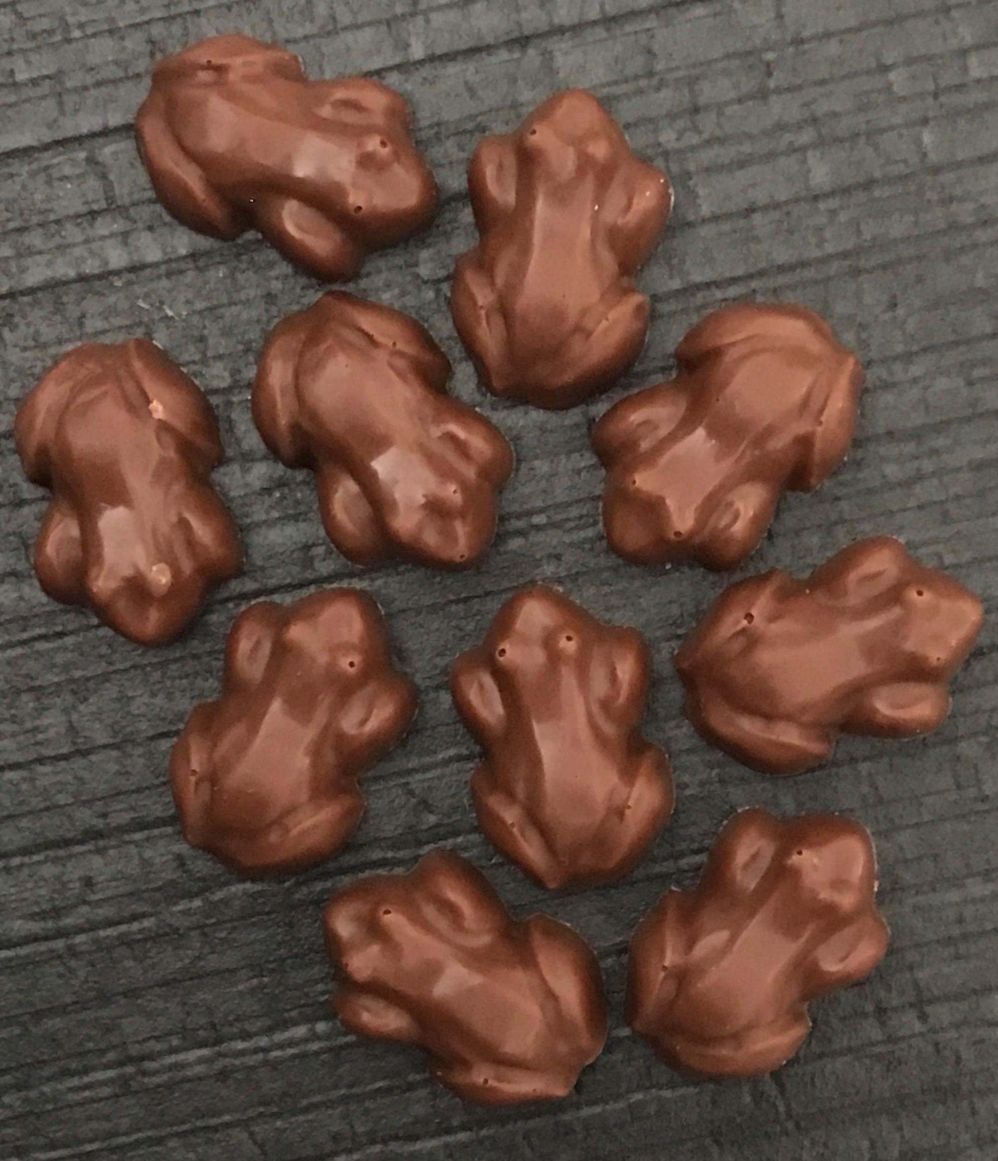 Chocolate Frogs | Box of 30 Mini Chocolate Frogs | Cupcake Toppers ...