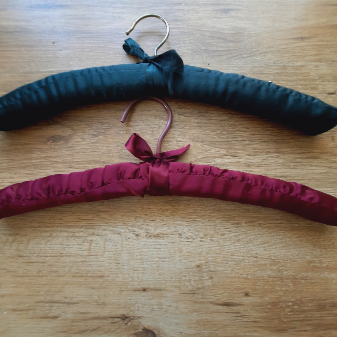 2 Padded Hangers Satin Padded Clothes Hangers Beautiful Red Green ...