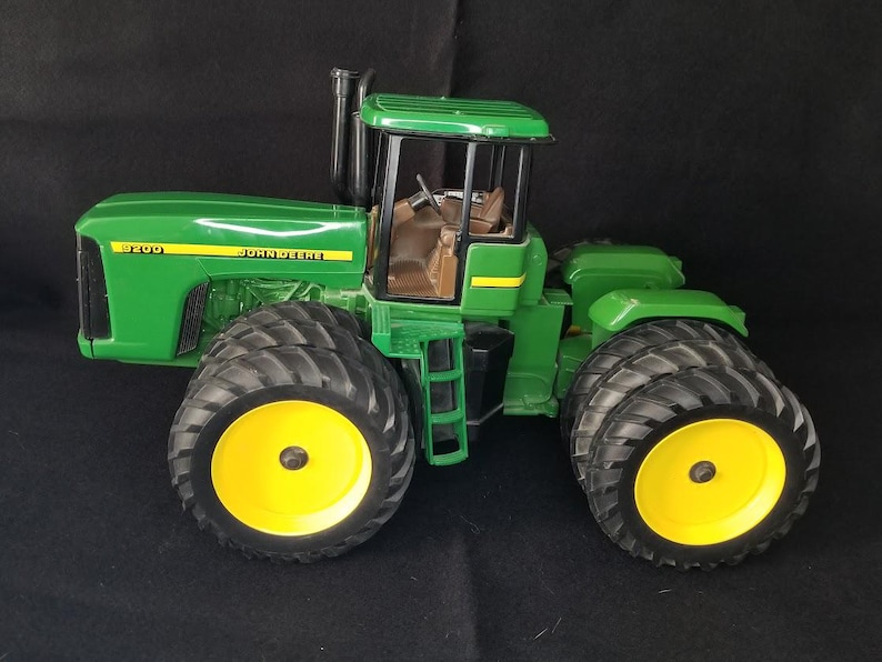 John Deere 9200 4WD Tractor - Die Cast Model - 1/16 Size With Wide ...