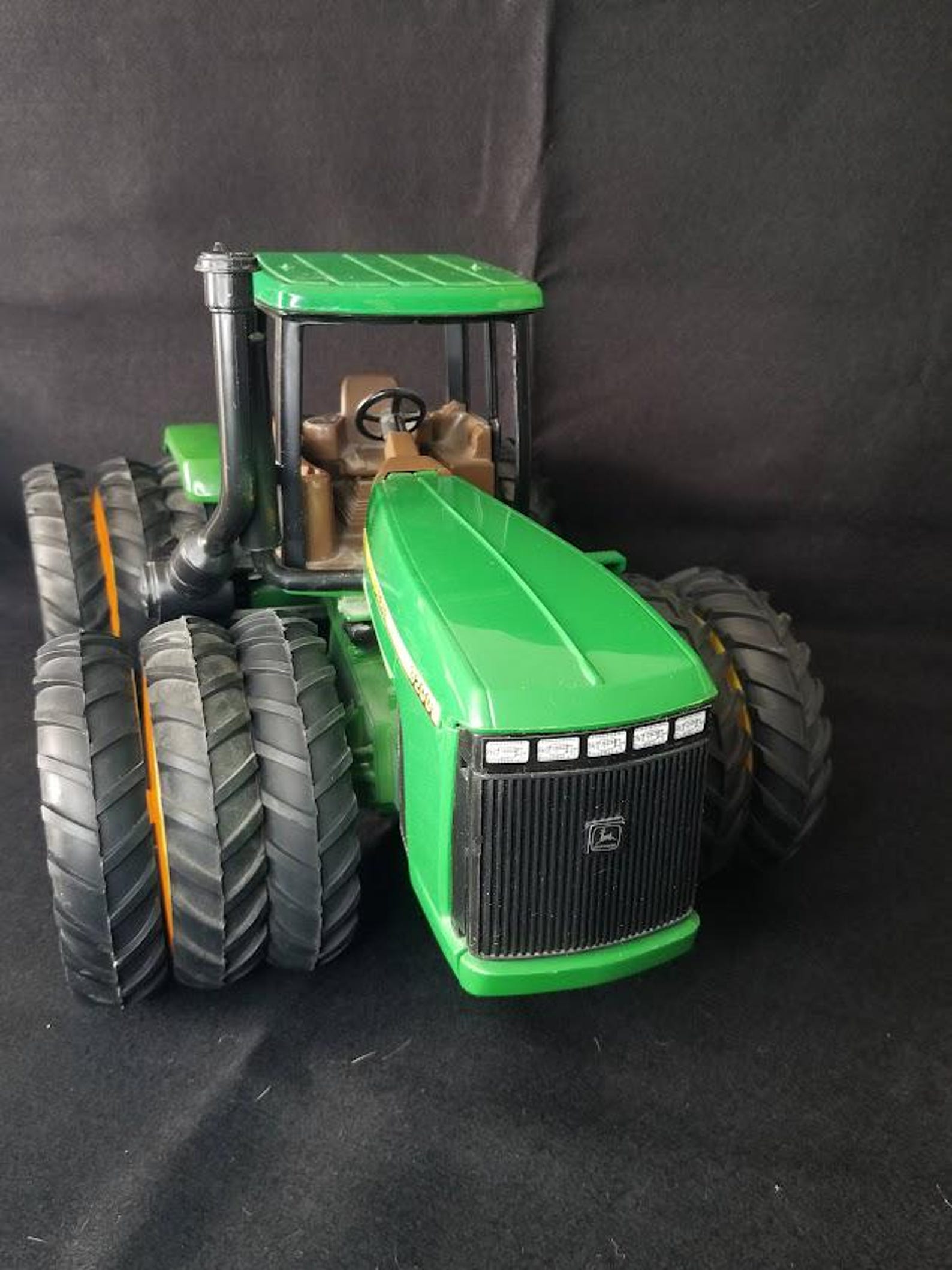 John Deere 9200 4WD Tractor - Die Cast Model - 1/16 Size With Wide ...