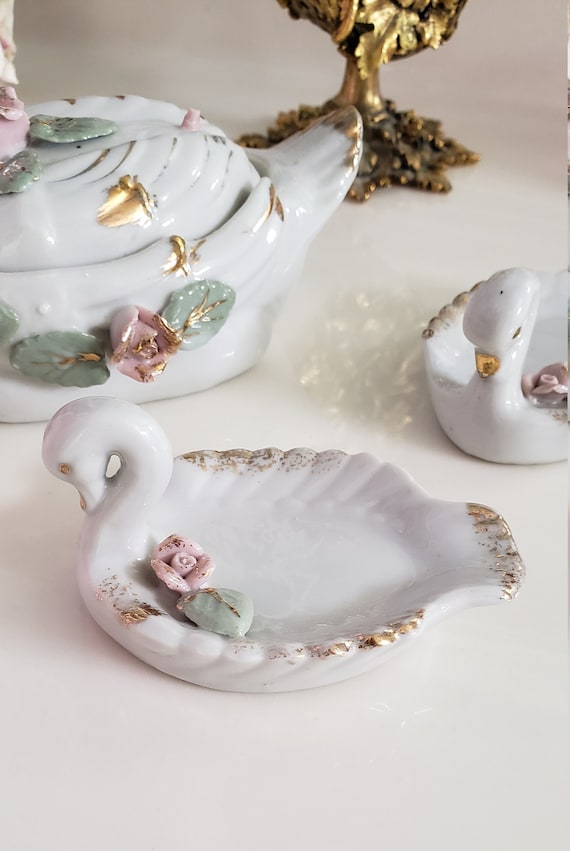 vintage porcelain swan - Gem