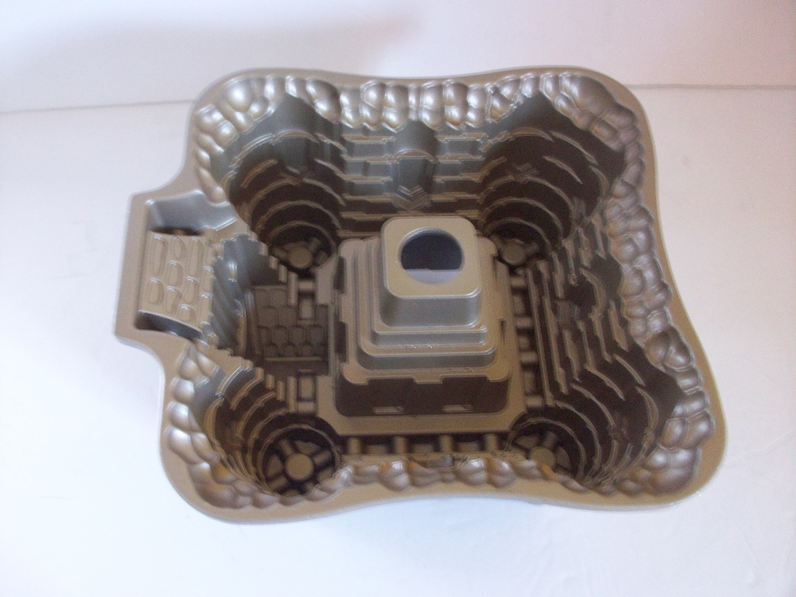 Nordic Ware Castle Bundt Pan, Gold Colored Baking Pans, Cast Aluminum ...