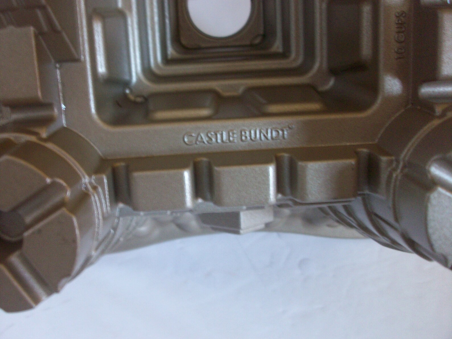 Nordic Ware Castle Bundt Pan, Gold Colored Baking Pans, Cast Aluminum ...