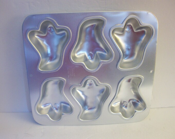 Wilton Small Ghosts 6 Cavity Cake Pan, Vintage Halloween Cakelets Pan ...