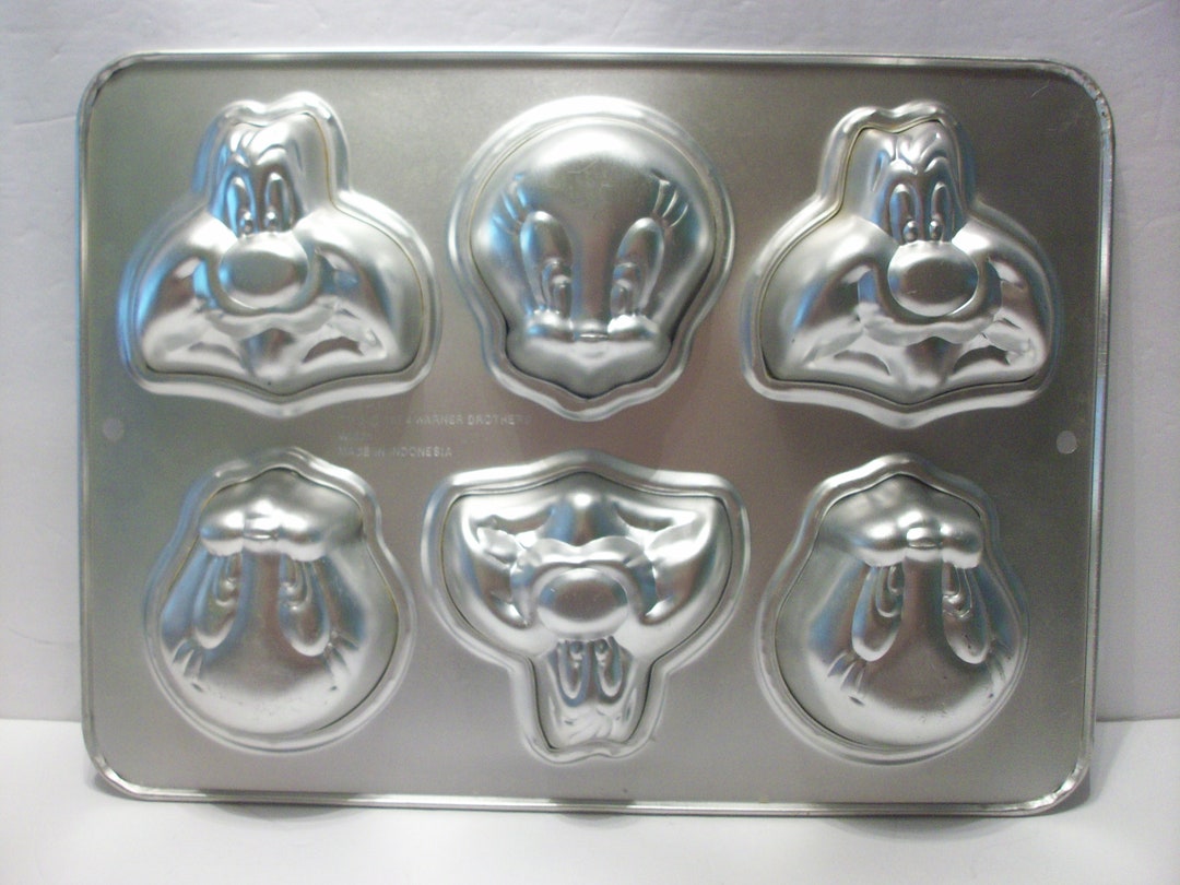 Tweety Bird and Sylvester 6 Cavity Cake Pan by Wilton, Vintage ...