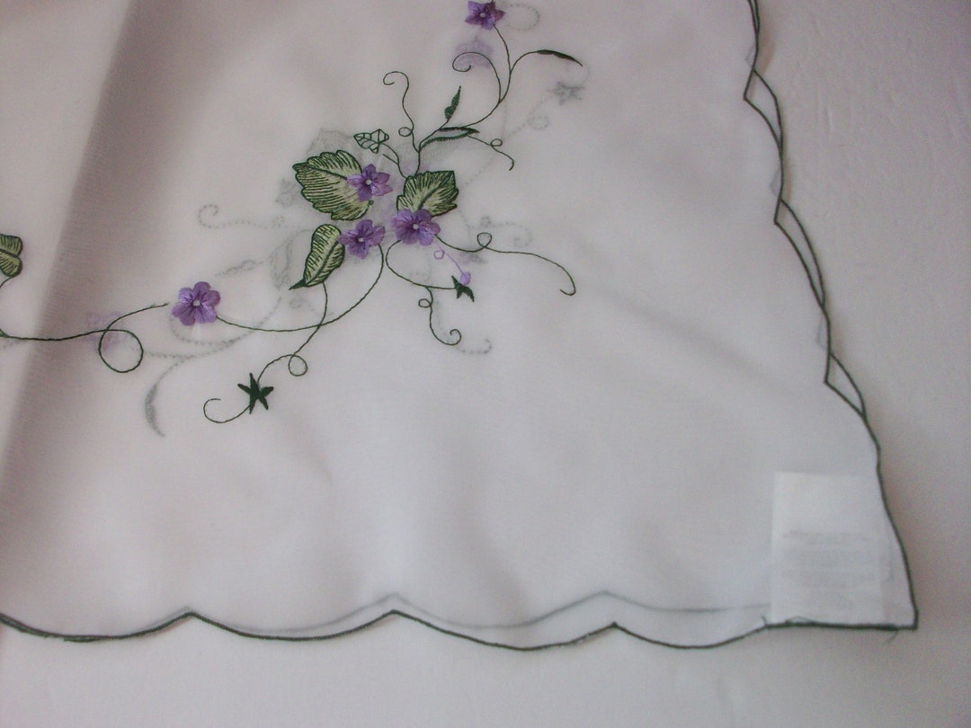 Waverly Garden Room Table Topper, Vintage Sweet Violets 35 X 35 ...