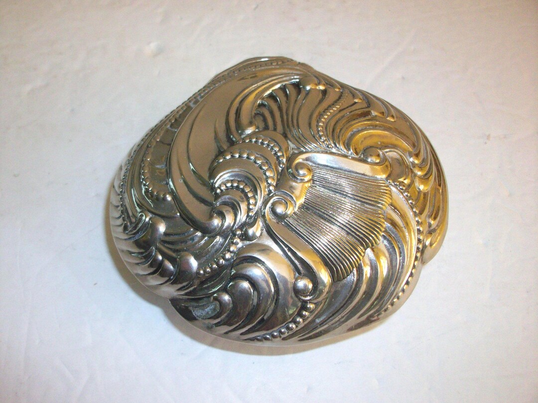 Vintage Rococo Style Clamshell Silverplated Trinket Box by Wallace ...