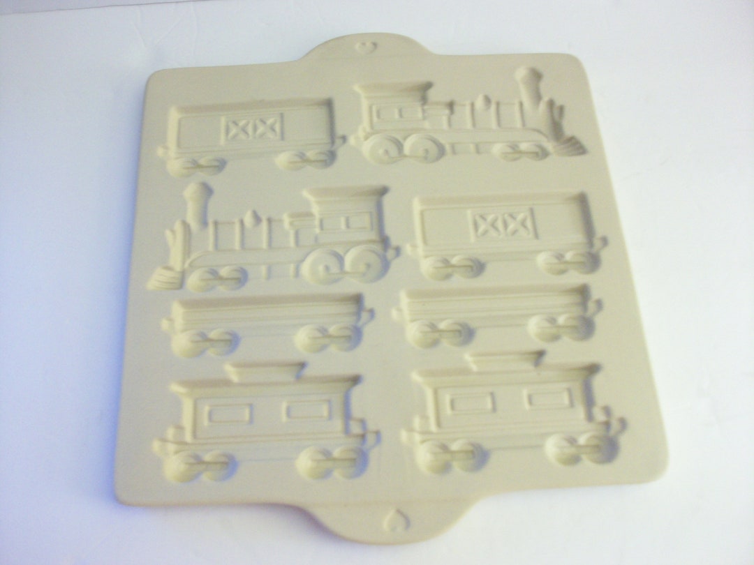 Pampered Chef Stoneware Gingerbread Home Town Train Mold, Vintage 1998 ...