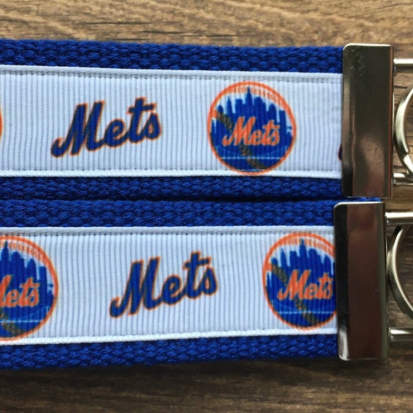 New York Keychain - Etsy