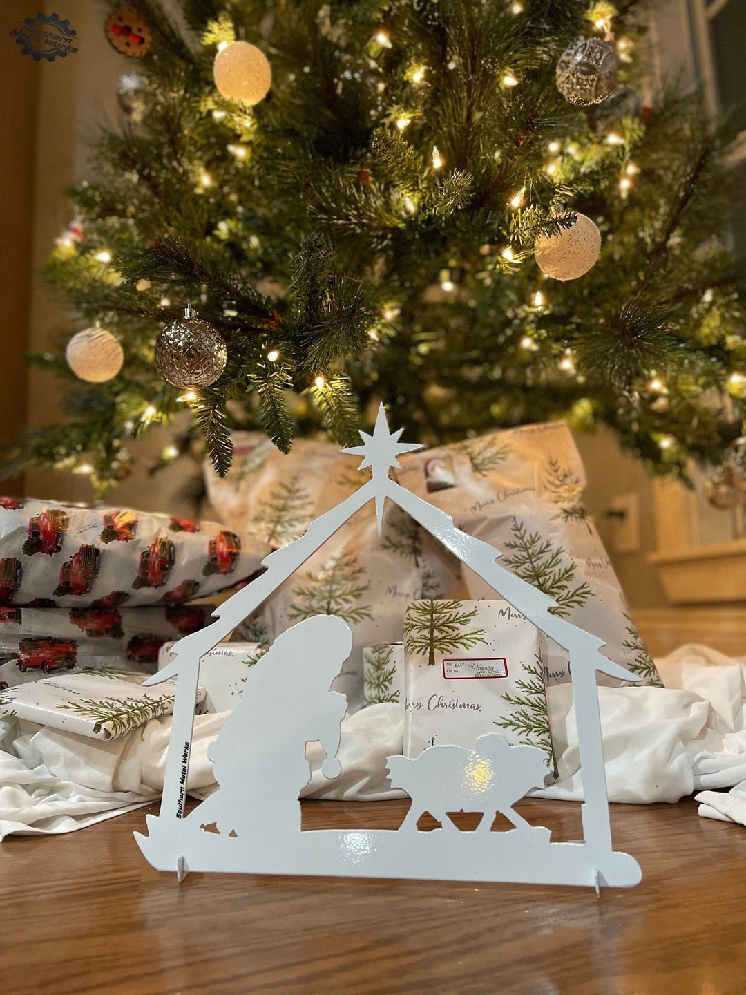 Santa | Praying | Baby Jesus | Santa Praying Over Baby Jesus ...