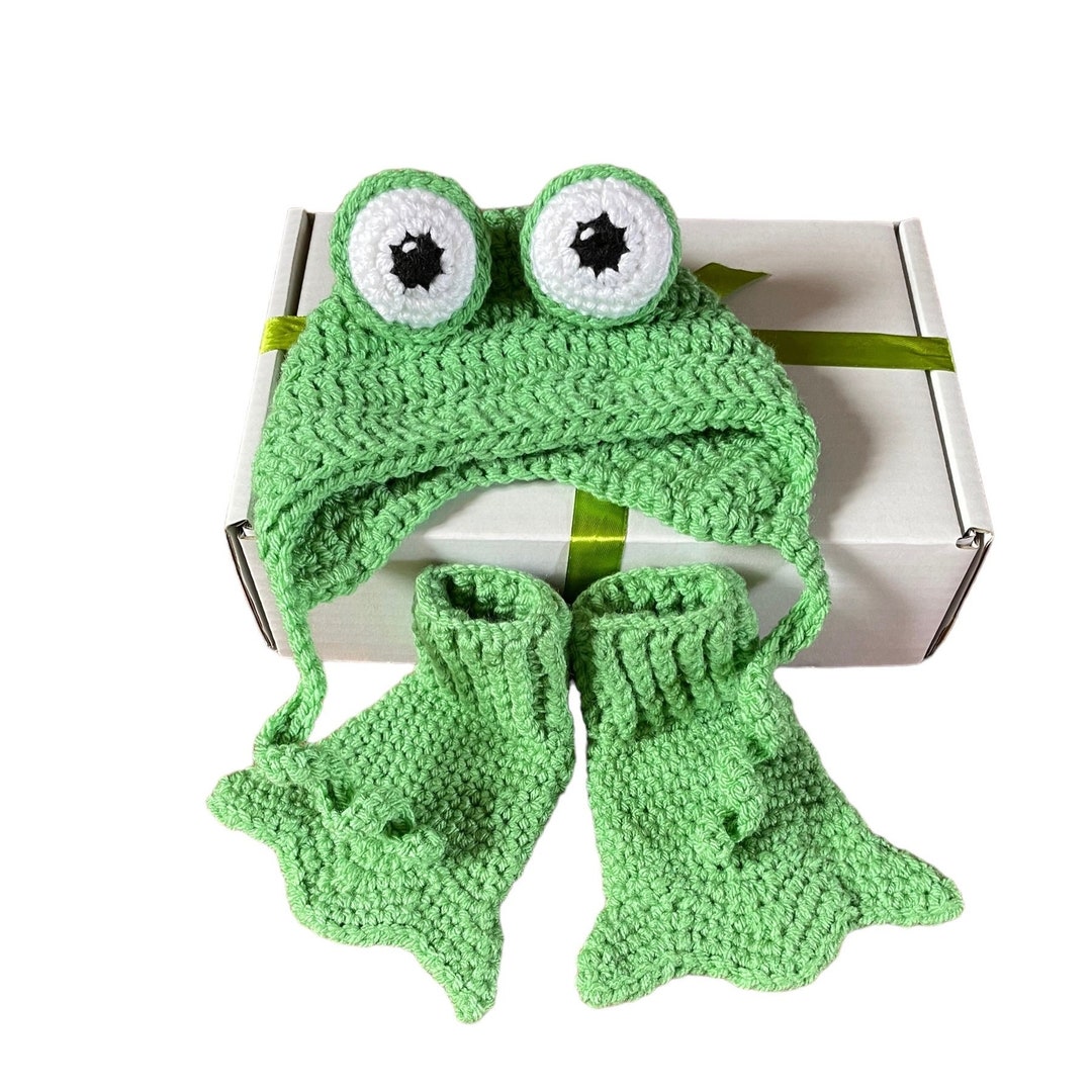 Frog Baby Bonnet and Booties Set: Handmade Baby Gift - Etsy