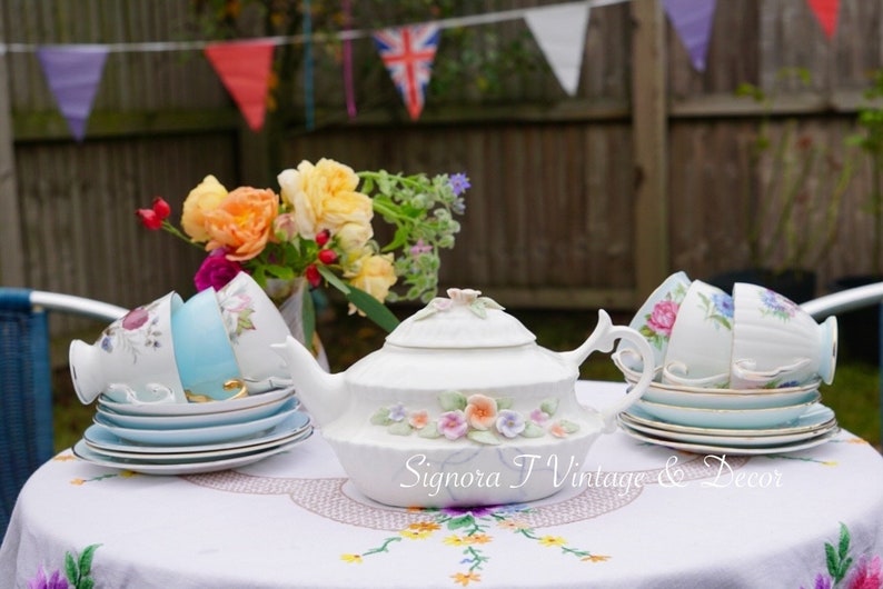 Vintage English Mismatch Blue & Flowers Tea Service for 6 Persons (4 ...