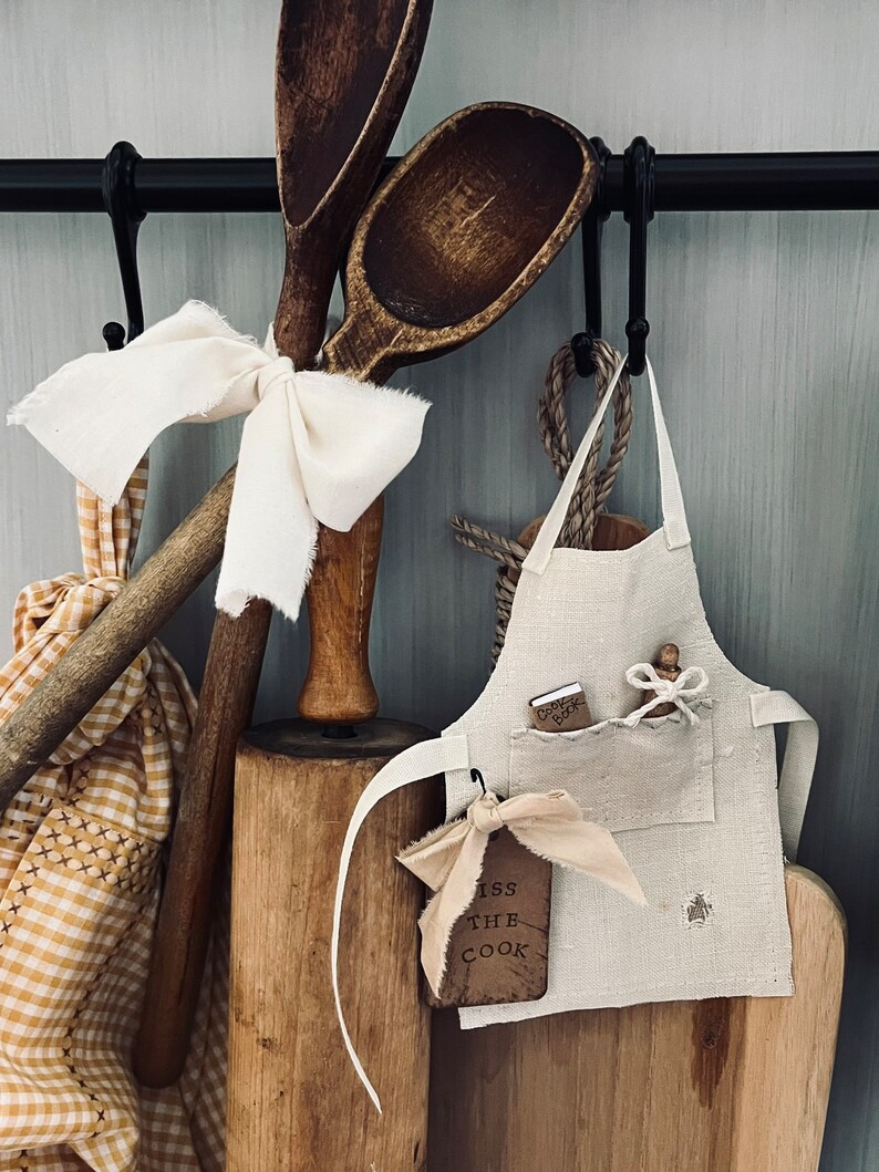 Mini Farmhouse Apron Wall Hanging: Peg Rail Kitchen Decor - Etsy