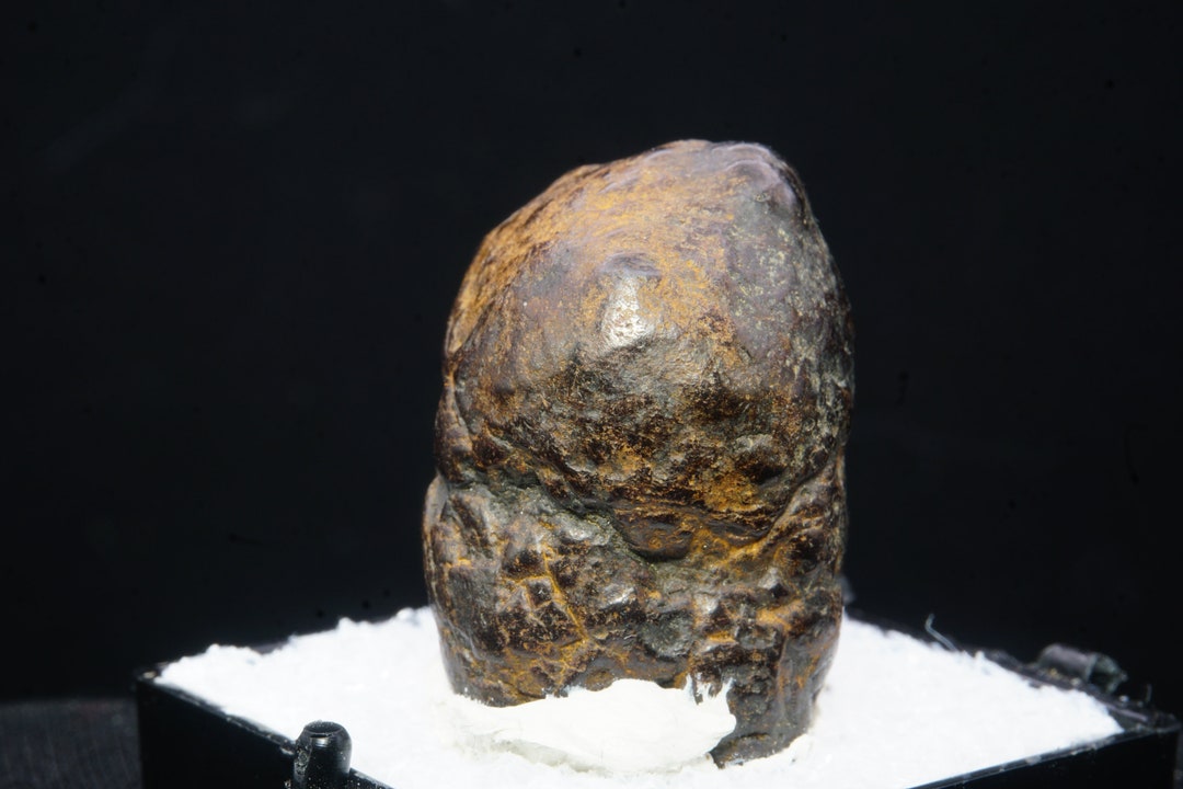 Hematite Nodule / Thumbnail Mineral Specimen / Sherwood Mine, Michigan ...