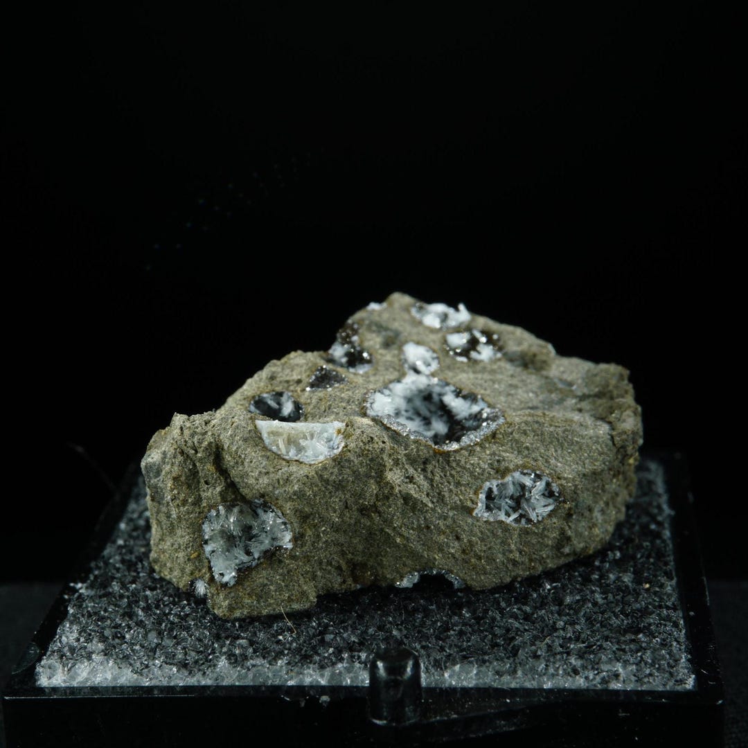 Natrolite & Analcime / Mount Solo, Washington / Thumbnail Perky Box ...