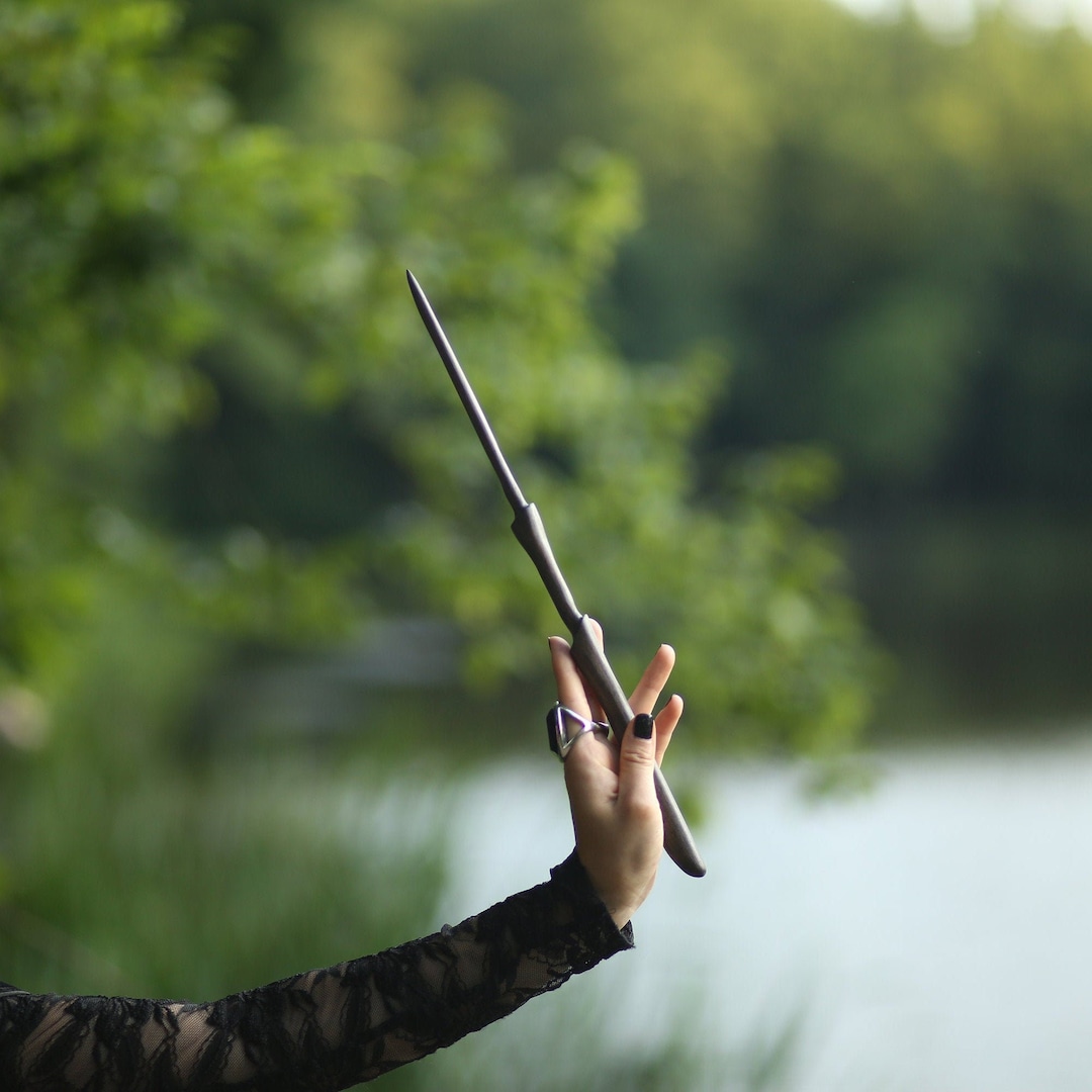 Dragon Blood Magic Wand, Wizard Staff, Witchcraft and Wizardry, Wicca ...