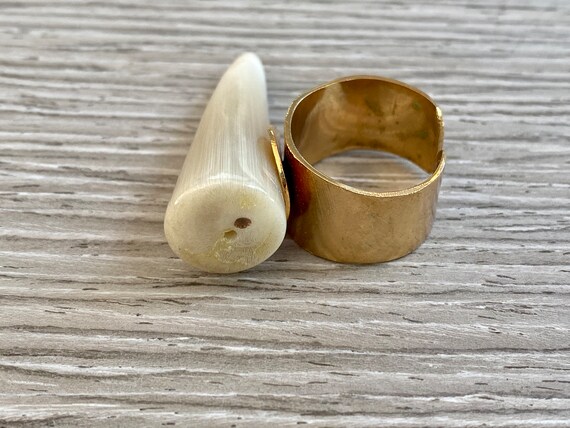 VINTAGE Brass and Natural Bone Horn Adjustable Ring - Gem
